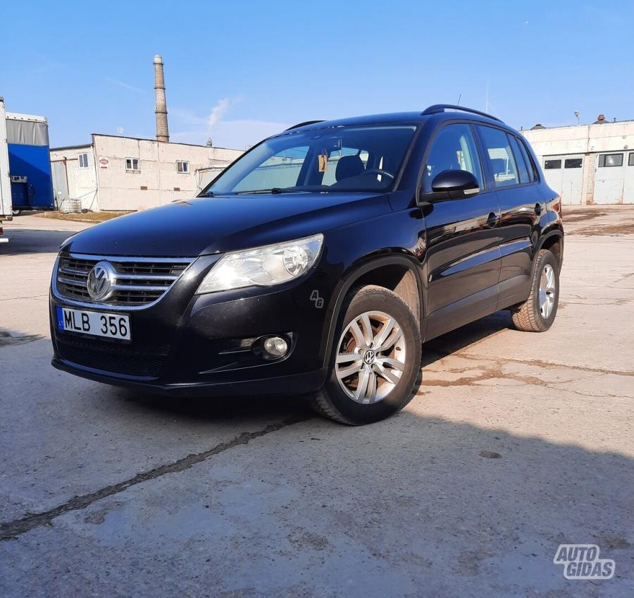 Black Volkswagen Tiguan 2011 in Alytus, with an engine capacity of 2.00 L and mileage of 245 thousand km for 5900 €, photo 1 on AUTOMOTO.COM.LV