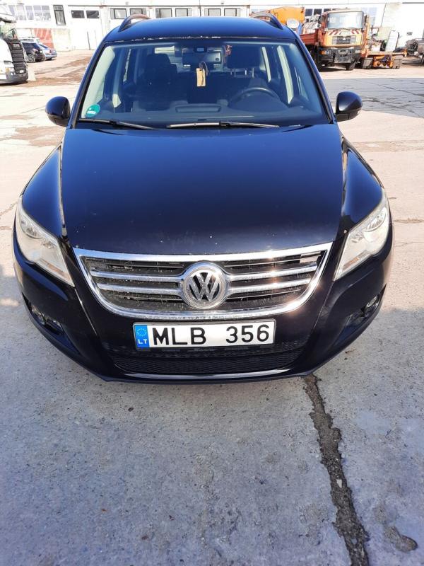 Melns Volkswagen Tiguan 2011 Alīta, ar dzinēja tilpumu 2.00 L un nobraukumu 245 tūkst. km par 5900 €, foto 3 vietnē AUTOMOTO.COM.LV