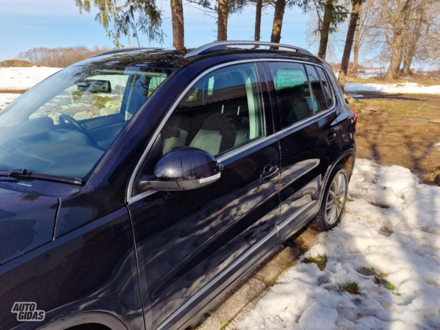 Melns Volkswagen Tiguan 2011 Telšiai, ar dzinēja tilpumu 2.00 L un nobraukumu 200 tūkst. km par 3550 €, foto 5 vietnē AUTOMOTO.COM.LV