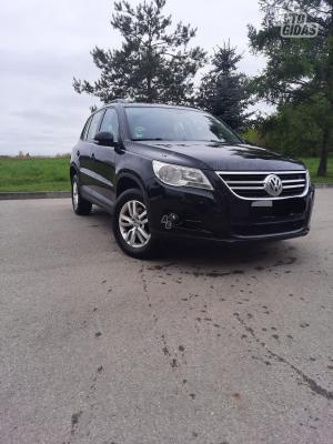 Melns Volkswagen Tiguan 2011 Alīta, ar dzinēja tilpumu 2.00 L un nobraukumu 240 tūkst. km par 6150 €, foto  vietnē AUTOMOTO.COM.LV