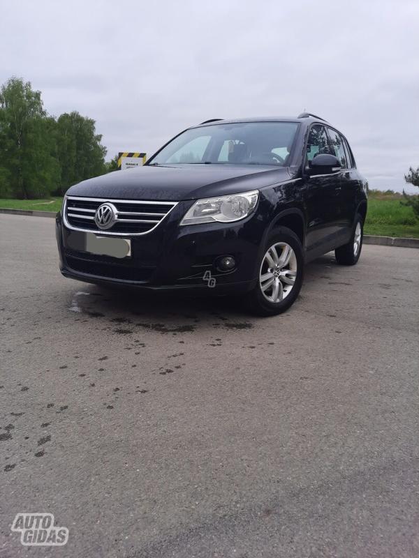 Black Volkswagen Tiguan 2011 in Alytus, with an engine capacity of 2.00 L and mileage of 240 thousand km for 6150 €, photo 2 on AUTOMOTO.COM.LV