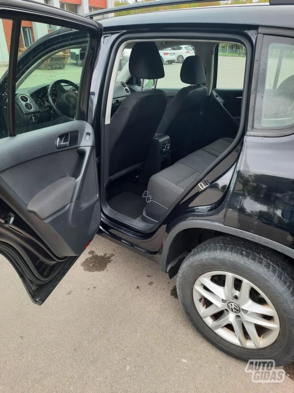Black Volkswagen Tiguan 2011 in Alytus, with an engine capacity of 2.00 L and mileage of 240 thousand km for 6150 €, photo 8 on AUTOMOTO.COM.LV