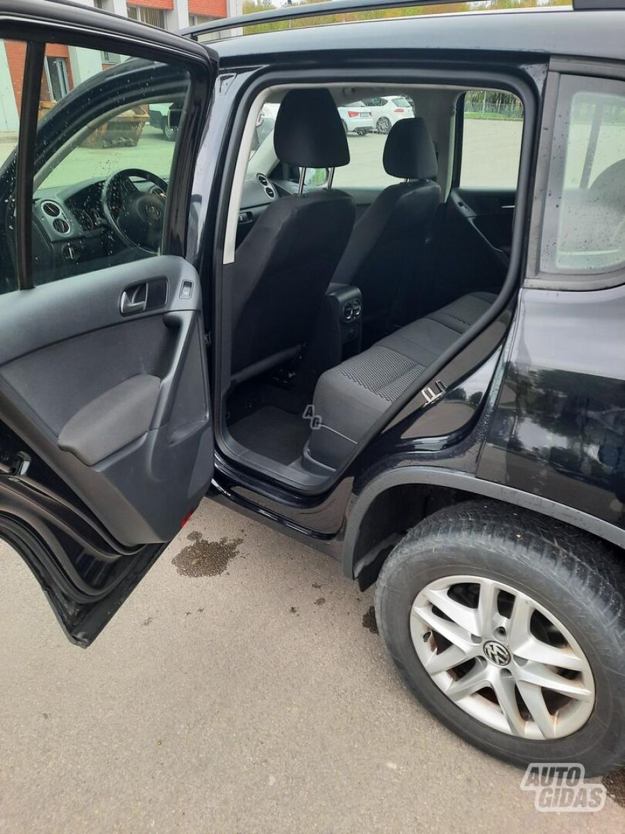 Black Volkswagen Tiguan 2011 in Alytus, with an engine capacity of 2.00 L and mileage of 240 thousand km for 6150 €, photo 9 on AUTOMOTO.COM.LV