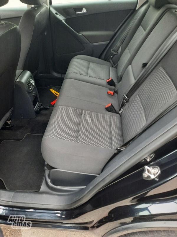 Black Volkswagen Tiguan 2011 in Alytus, with an engine capacity of 2.00 L and mileage of 240 thousand km for 6150 €, photo 9 on AUTOMOTO.COM.LV