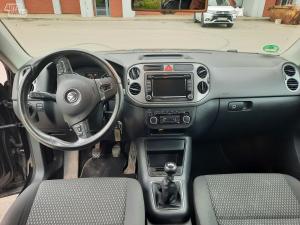 Black Volkswagen Tiguan 2011 in Alytus, with an engine capacity of 2.00 L and mileage of 240 thousand km for 6150 €, photo 12 on AUTOMOTO.COM.LV