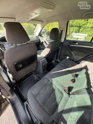Black Volkswagen Tiguan 2011 in Kretinga, with an engine capacity of 2.00 L and mileage of 297 thousand km for 7000 €, photo 10 on AUTOMOTO.COM.LV