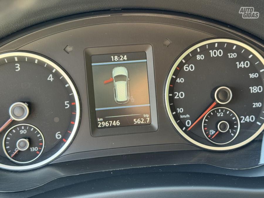 Black Volkswagen Tiguan 2011 in Kretinga, with an engine capacity of 2.00 L and mileage of 297 thousand km for 7000 €, photo 12 on AUTOMOTO.COM.LV