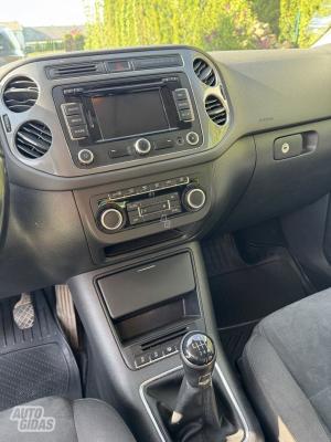 Black Volkswagen Tiguan 2011 in Kretinga, with an engine capacity of 2.00 L and mileage of 297 thousand km for 7000 €, photo 13 on AUTOMOTO.COM.LV