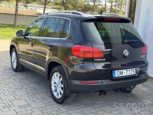 Melns Volkswagen Tiguan 2011 Jelgava, ar dzinēja tilpumu 2.00 L un nobraukumu 278 tūkst. km par 8900 €, foto 4 vietnē AUTOMOTO.COM.LV
