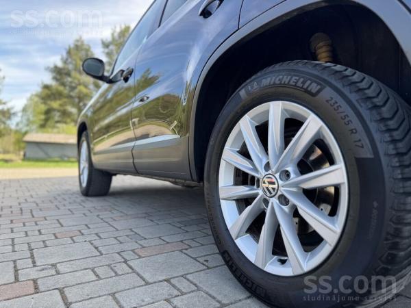 Black Volkswagen Tiguan 2011 in Jelgava, with an engine capacity of 2.00 L and mileage of 278 thousand km for 8900 €, photo 7 on AUTOMOTO.COM.LV