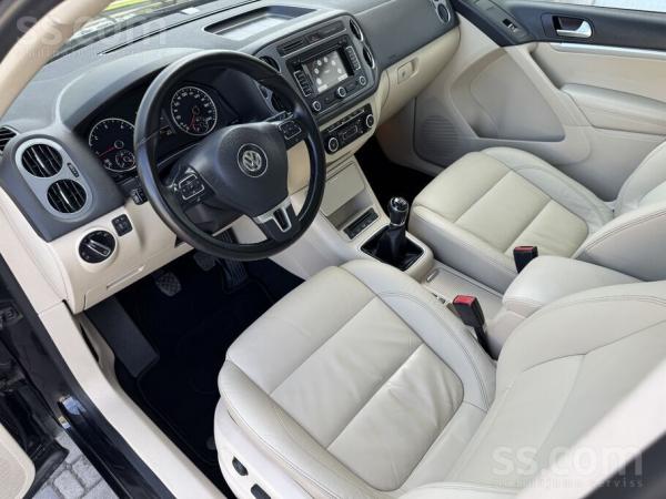 Black Volkswagen Tiguan 2011 in Jelgava, with an engine capacity of 2.00 L and mileage of 278 thousand km for 8900 €, photo 10 on AUTOMOTO.COM.LV