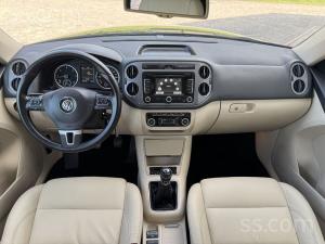 Melns Volkswagen Tiguan 2011 Jelgava, ar dzinēja tilpumu 2.00 L un nobraukumu 278 tūkst. km par 8900 €, foto 13 vietnē AUTOMOTO.COM.LV