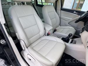 Melns Volkswagen Tiguan 2011 Jelgava, ar dzinēja tilpumu 2.00 L un nobraukumu 278 tūkst. km par 8900 €, foto 16 vietnē AUTOMOTO.COM.LV