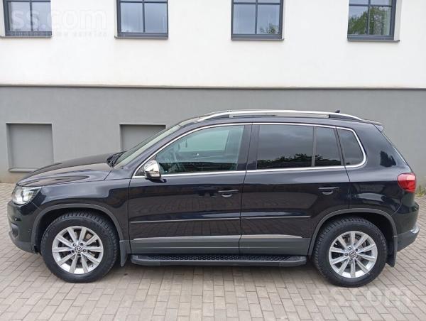 Black Volkswagen Tiguan 2011 in Balvi, with an engine capacity of 2.00 L and mileage of 281 thousand km for 8500 €, photo 2 on AUTOMOTO.COM.LV
