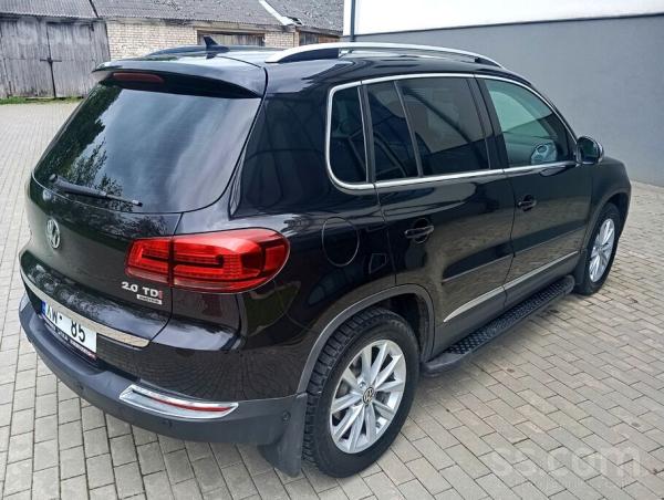 Black Volkswagen Tiguan 2011 in Balvi, with an engine capacity of 2.00 L and mileage of 281 thousand km for 8500 €, photo 5 on AUTOMOTO.COM.LV