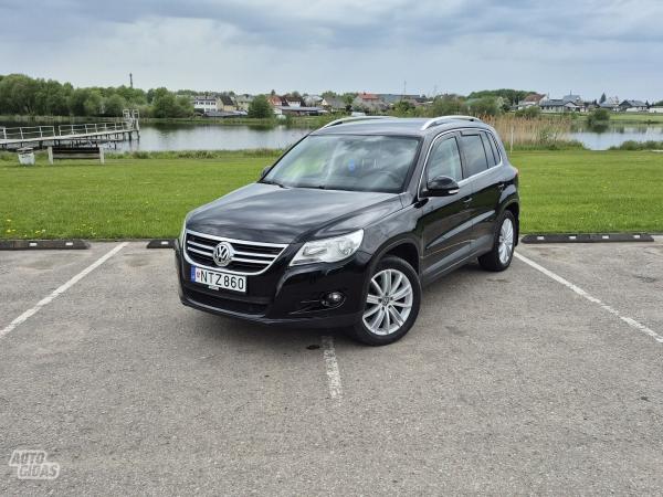 Black Volkswagen Tiguan 2011 in Vilnius, with an engine capacity of 2.00 L and mileage of 150 thousand km for 6200 €, photo 2 on AUTOMOTO.COM.LV