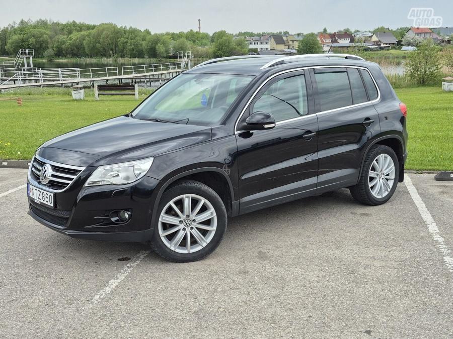 Black Volkswagen Tiguan 2011 in Vilnius, with an engine capacity of 2.00 L and mileage of 150 thousand km for 6200 €, photo 4 on AUTOMOTO.COM.LV