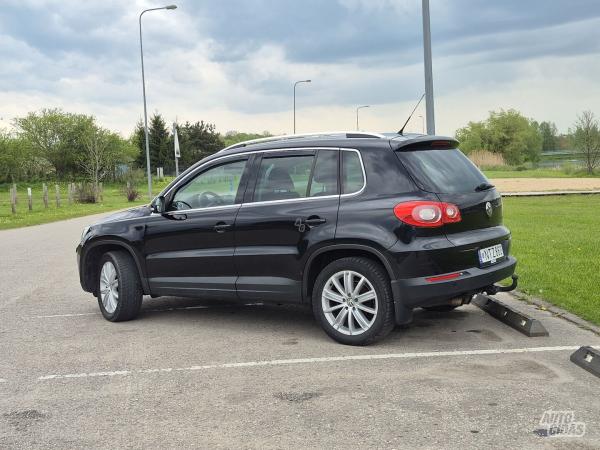 Black Volkswagen Tiguan 2011 in Vilnius, with an engine capacity of 2.00 L and mileage of 150 thousand km for 6200 €, photo 5 on AUTOMOTO.COM.LV