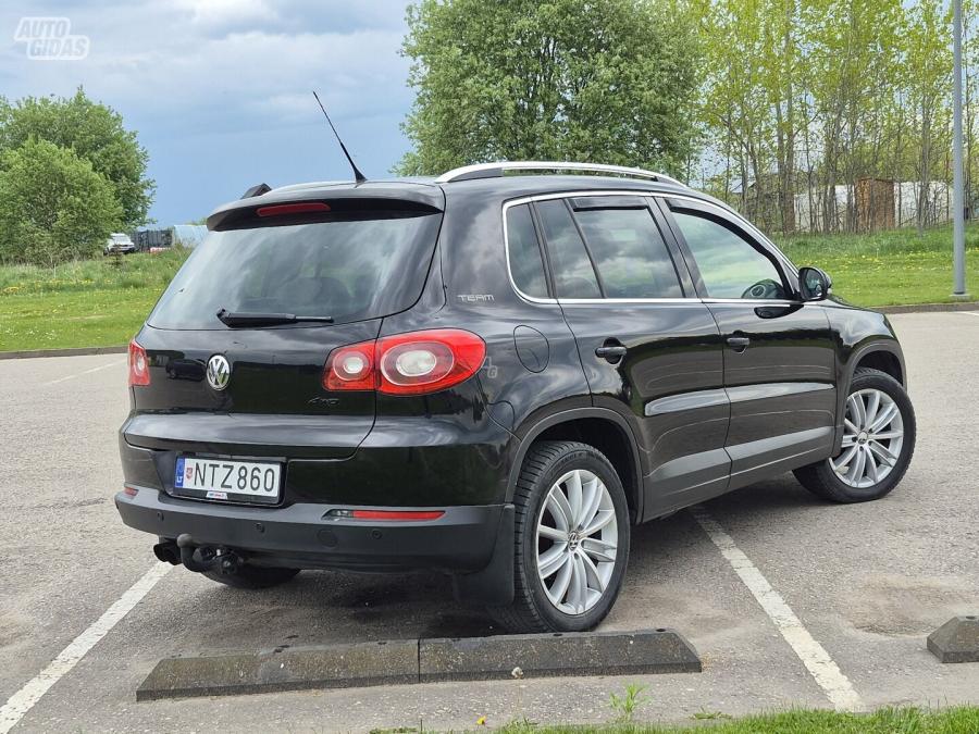 Black Volkswagen Tiguan 2011 in Vilnius, with an engine capacity of 2.00 L and mileage of 150 thousand km for 6200 €, photo 8 on AUTOMOTO.COM.LV