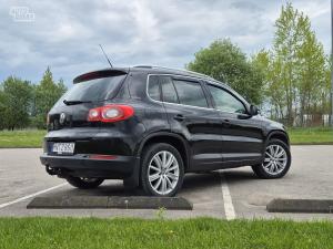 Black Volkswagen Tiguan 2011 in Vilnius, with an engine capacity of 2.00 L and mileage of 150 thousand km for 6200 €, photo 9 on AUTOMOTO.COM.LV