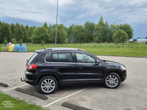Black Volkswagen Tiguan 2011 in Vilnius, with an engine capacity of 2.00 L and mileage of 150 thousand km for 6200 €, photo 10 on AUTOMOTO.COM.LV
