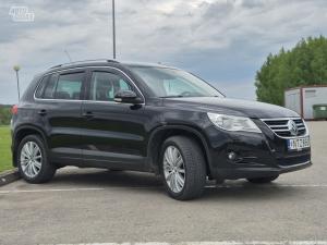 Black Volkswagen Tiguan 2011 in Vilnius, with an engine capacity of 2.00 L and mileage of 150 thousand km for 6200 €, photo 12 on AUTOMOTO.COM.LV