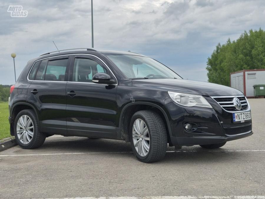 Black Volkswagen Tiguan 2011 in Vilnius, with an engine capacity of 2.00 L and mileage of 150 thousand km for 6200 €, photo 12 on AUTOMOTO.COM.LV