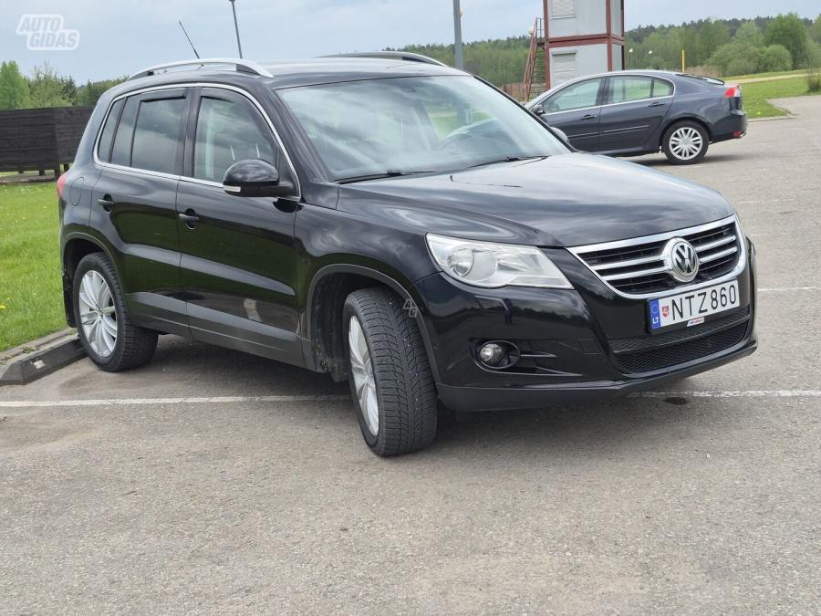 Black Volkswagen Tiguan 2011 in Vilnius, with an engine capacity of 2.00 L and mileage of 150 thousand km for 6200 €, photo 13 on AUTOMOTO.COM.LV