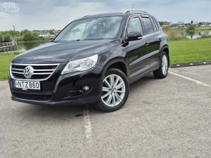 Black Volkswagen Tiguan 2011 in Vilnius, with an engine capacity of 2.00 L and mileage of 150 thousand km for 6200 €, photo 15 on AUTOMOTO.COM.LV