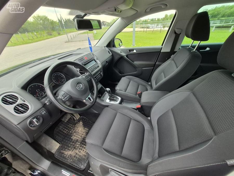 Black Volkswagen Tiguan 2011 in Vilnius, with an engine capacity of 2.00 L and mileage of 150 thousand km for 6200 €, photo 16 on AUTOMOTO.COM.LV