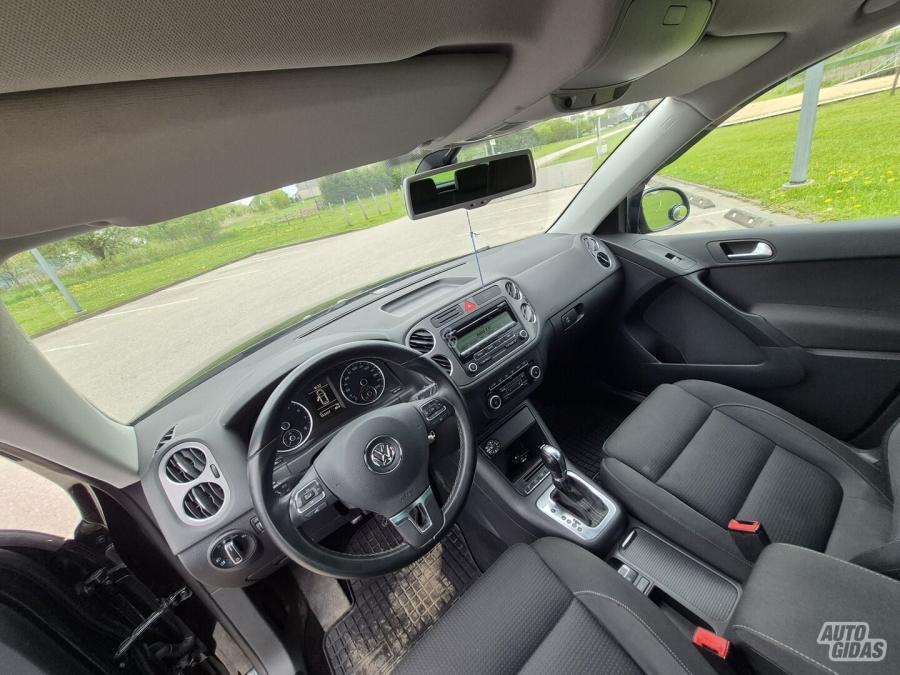 Black Volkswagen Tiguan 2011 in Vilnius, with an engine capacity of 2.00 L and mileage of 150 thousand km for 6200 €, photo 18 on AUTOMOTO.COM.LV