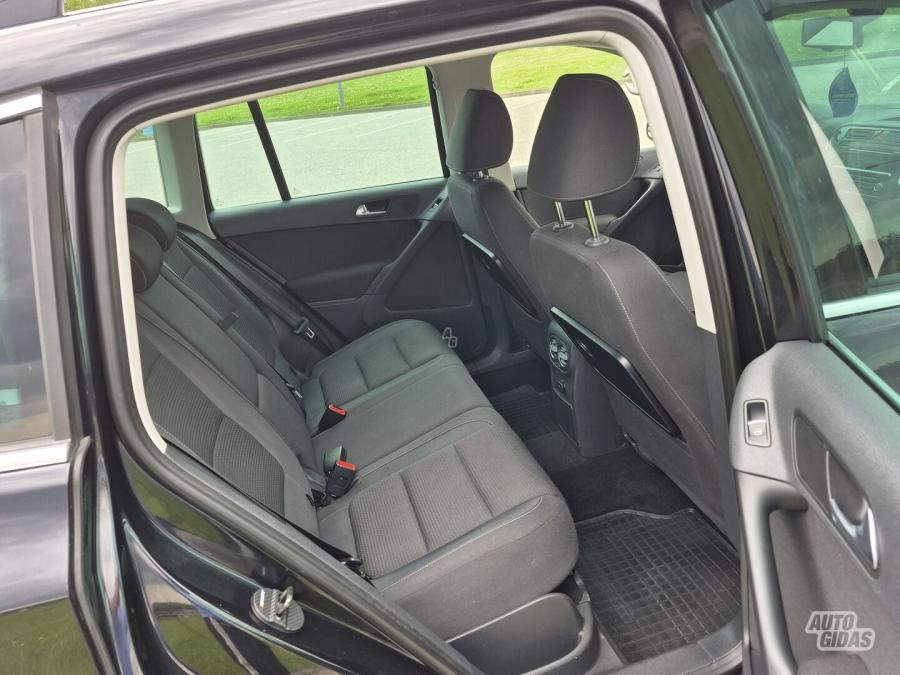 Black Volkswagen Tiguan 2011 in Vilnius, with an engine capacity of 2.00 L and mileage of 150 thousand km for 6200 €, photo 21 on AUTOMOTO.COM.LV