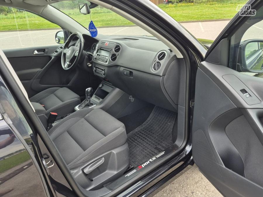 Black Volkswagen Tiguan 2011 in Vilnius, with an engine capacity of 2.00 L and mileage of 150 thousand km for 6200 €, photo 22 on AUTOMOTO.COM.LV