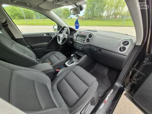 Black Volkswagen Tiguan 2011 in Vilnius, with an engine capacity of 2.00 L and mileage of 150 thousand km for 6200 €, photo 23 on AUTOMOTO.COM.LV