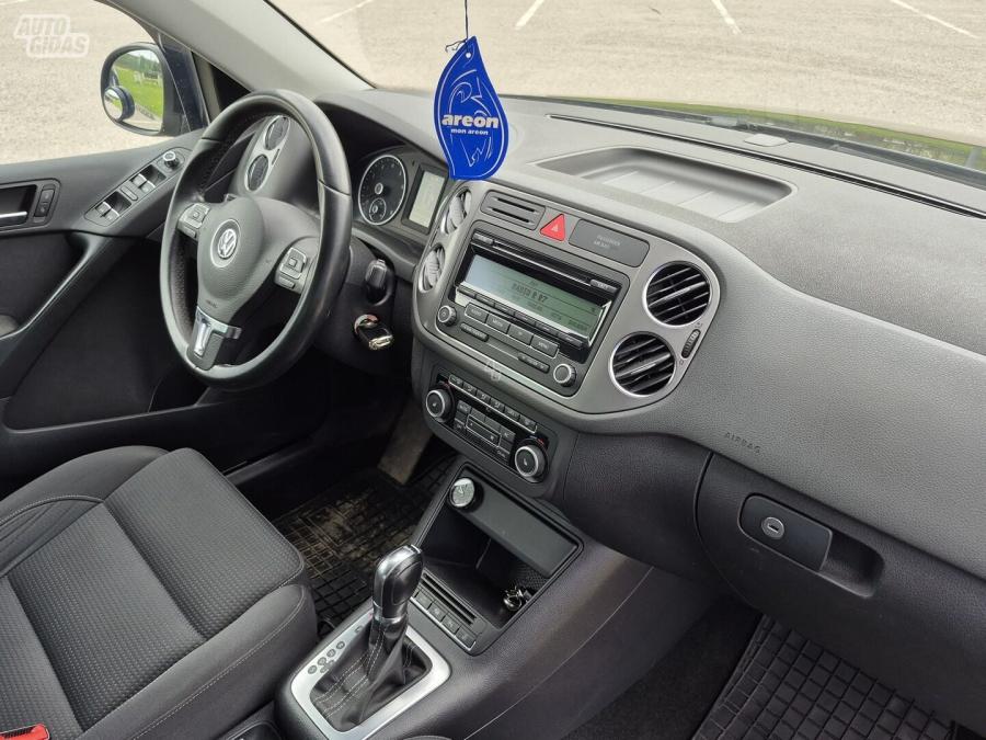 Black Volkswagen Tiguan 2011 in Vilnius, with an engine capacity of 2.00 L and mileage of 150 thousand km for 6200 €, photo 24 on AUTOMOTO.COM.LV