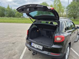 Black Volkswagen Tiguan 2011 in Vilnius, with an engine capacity of 2.00 L and mileage of 150 thousand km for 6200 €, photo 26 on AUTOMOTO.COM.LV