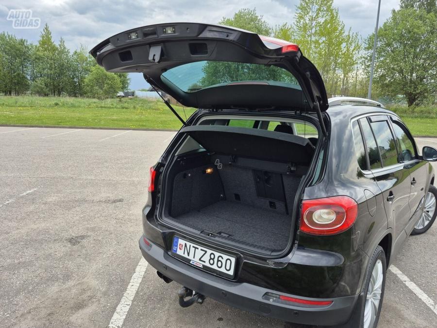 Black Volkswagen Tiguan 2011 in Vilnius, with an engine capacity of 2.00 L and mileage of 150 thousand km for 6200 €, photo 26 on AUTOMOTO.COM.LV