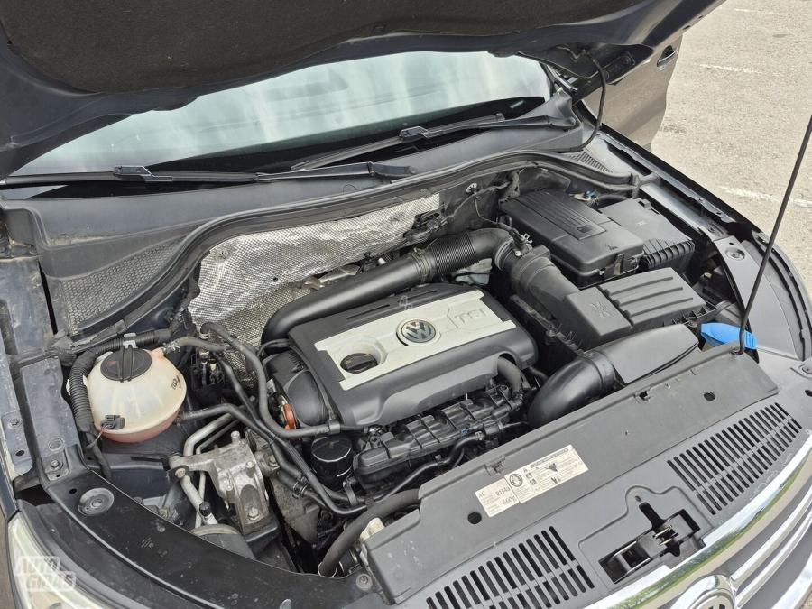 Black Volkswagen Tiguan 2011 in Vilnius, with an engine capacity of 2.00 L and mileage of 150 thousand km for 6200 €, photo 28 on AUTOMOTO.COM.LV