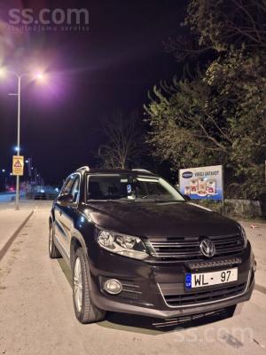Melns Volkswagen Tiguan 2011 Rīga, ar dzinēja tilpumu 2.00 L un nobraukumu 0 tūkst. km par 7800 €, foto  vietnē AUTOMOTO.COM.LV
