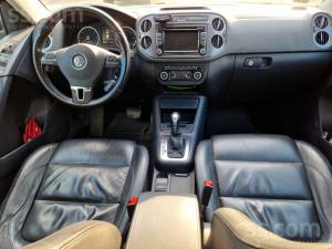 Melns Volkswagen Tiguan 2011 Rīga, ar dzinēja tilpumu 2.00 L un nobraukumu 308 tūkst. km par 7100 €, foto 4 vietnē AUTOMOTO.COM.LV