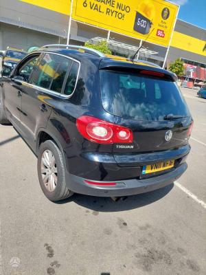 Melns Volkswagen Tiguan 2011 Alīta, ar dzinēja tilpumu 1.97 L un nobraukumu 210 tūkst. km par 2450 €, foto 8 vietnē AUTOMOTO.COM.LV