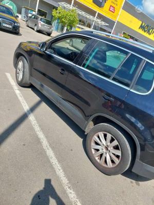 Melns Volkswagen Tiguan 2011 Alīta, ar dzinēja tilpumu 1.97 L un nobraukumu 210 tūkst. km par 2450 €, foto 10 vietnē AUTOMOTO.COM.LV