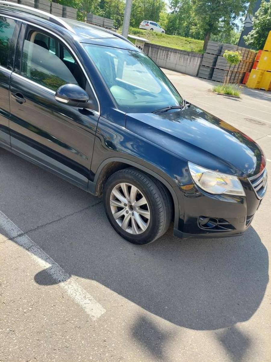 Melns Volkswagen Tiguan 2011 Alīta, ar dzinēja tilpumu 1.97 L un nobraukumu 210 tūkst. km par 2450 €, foto 3 vietnē AUTOMOTO.COM.LV