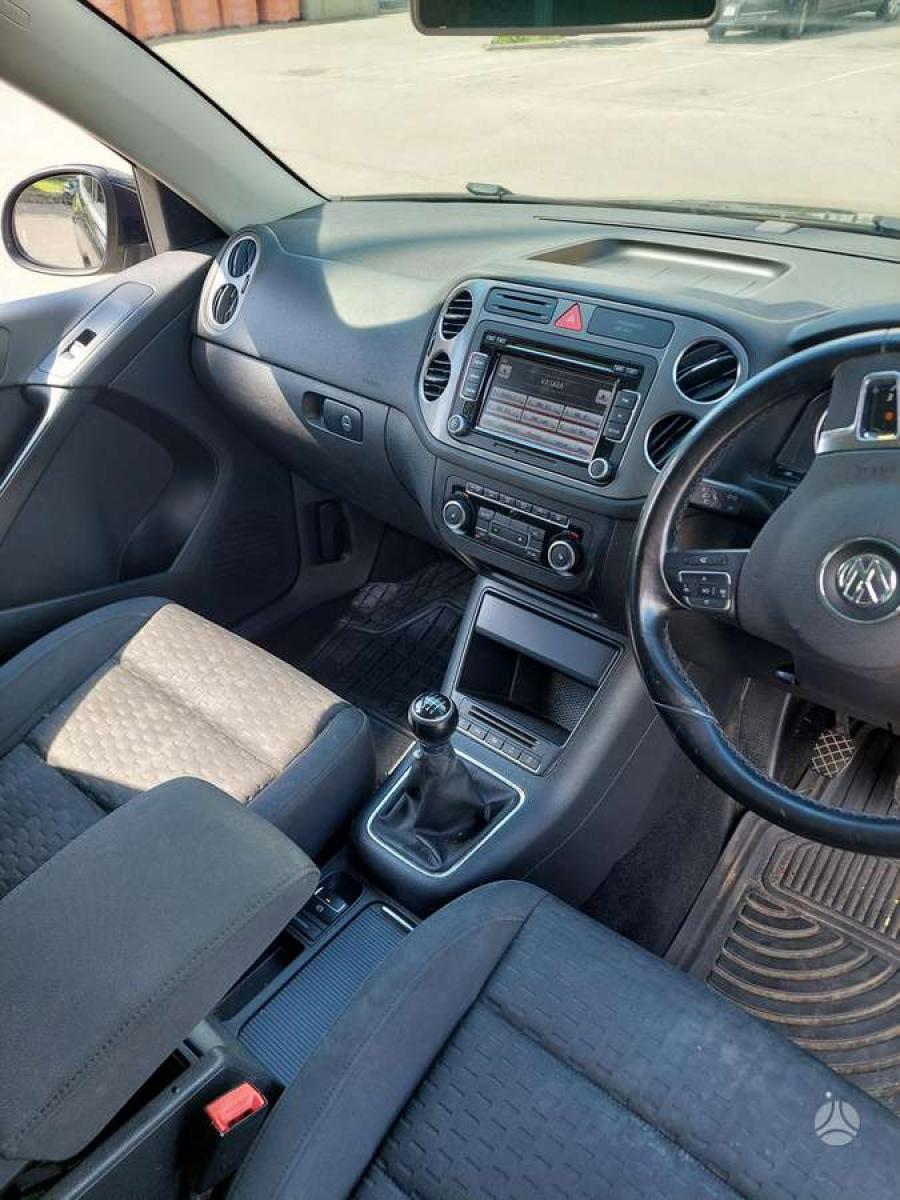Melns Volkswagen Tiguan 2011 Alīta, ar dzinēja tilpumu 1.97 L un nobraukumu 210 tūkst. km par 2450 €, foto 18 vietnē AUTOMOTO.COM.LV