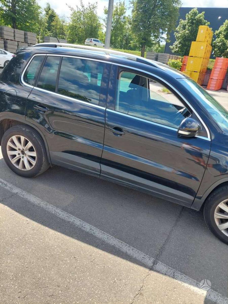 Melns Volkswagen Tiguan 2011 Alīta, ar dzinēja tilpumu 1.97 L un nobraukumu 210 tūkst. km par 2450 €, foto 4 vietnē AUTOMOTO.COM.LV