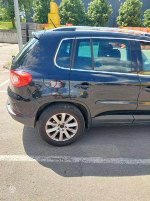 Melns Volkswagen Tiguan 2011 Alīta, ar dzinēja tilpumu 1.97 L un nobraukumu 210 tūkst. km par 2450 €, foto 5 vietnē AUTOMOTO.COM.LV