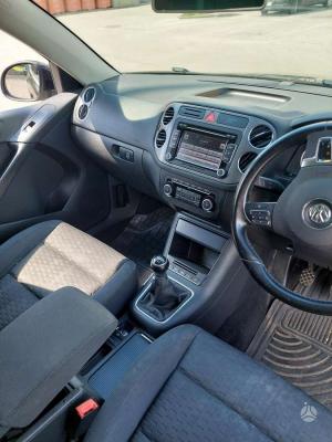 Melns Volkswagen Tiguan 2011 Alīta, ar dzinēja tilpumu 1.97 L un nobraukumu 210 tūkst. km par 2450 €, foto 19 vietnē AUTOMOTO.COM.LV