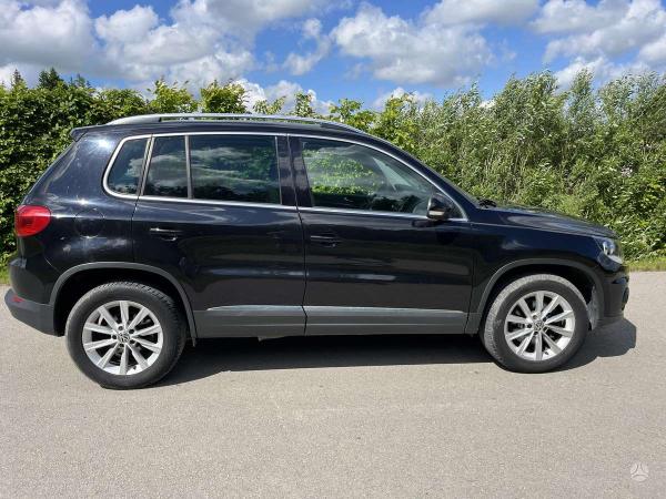 Black Volkswagen Tiguan 2011 in Plunge, with an engine capacity of 1.97 L and mileage of 265 thousand km for 7500 €, photo 6 on AUTOMOTO.COM.LV