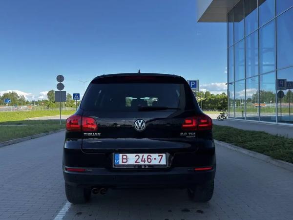 Black Volkswagen Tiguan 2011 in Rezekne, with an engine capacity of 2.00 L and mileage of 279 thousand km for 8900 €, photo 5 on AUTOMOTO.COM.LV