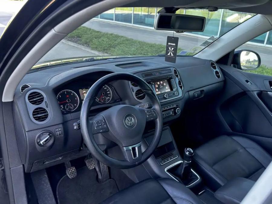 Black Volkswagen Tiguan 2011 in Rezekne, with an engine capacity of 2.00 L and mileage of 279 thousand km for 8900 €, photo 12 on AUTOMOTO.COM.LV